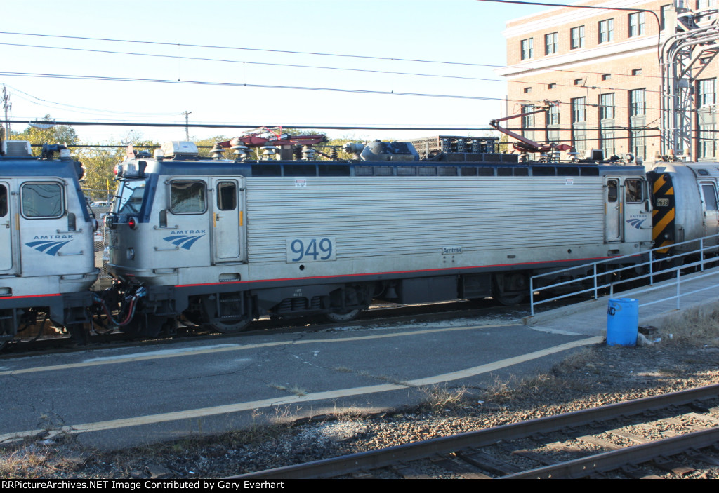 AMTK 949 - Amtrak "Electrifieds"